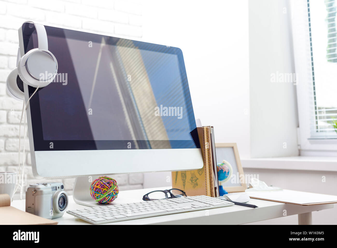 working table with computer Stock Photo - Alamy
