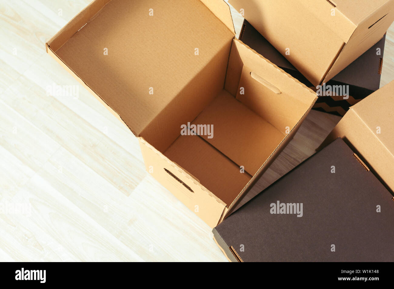 Big cardboard boxes standing insinde a room Stock Photo - Alamy