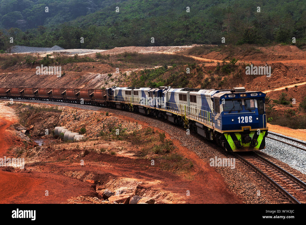 Empty ore wagons hi-res stock photography and images - Alamy