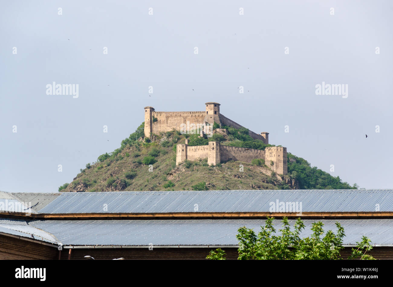 Hari Parbat and the Durrani Fort as seen from downtown Jamia Masjid ...