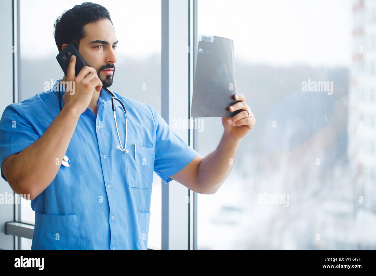 Doctor. Xray of lungs. hospital. medical check Stock Photo - Alamy