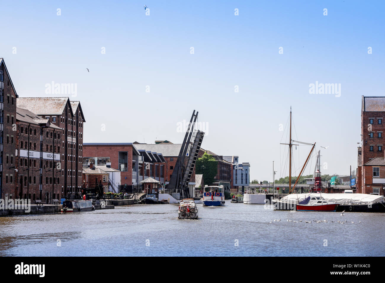 Gloucester bridge hi-res stock photography and images - Alamy