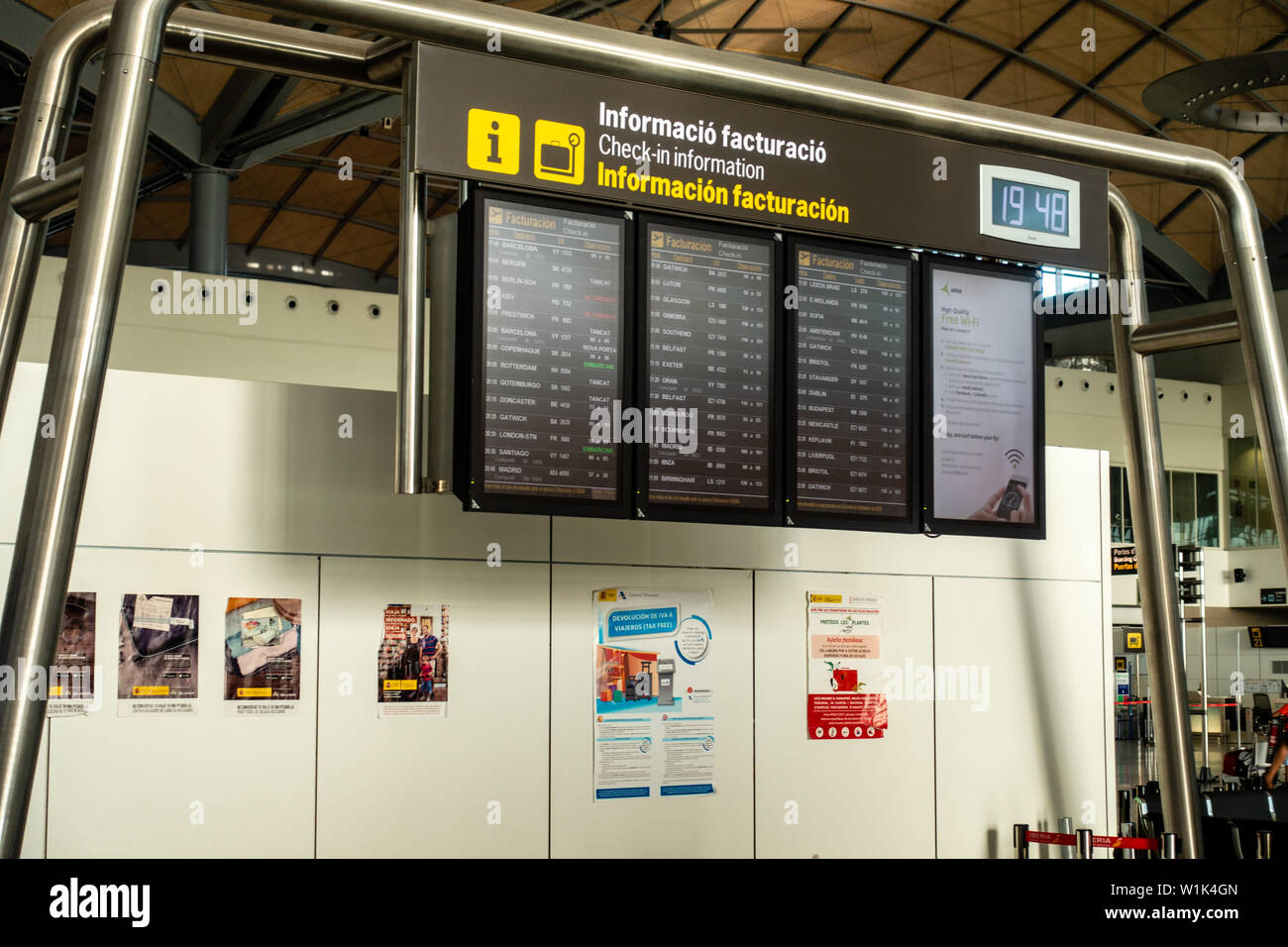 airport departure area Stock Photo - Alamy