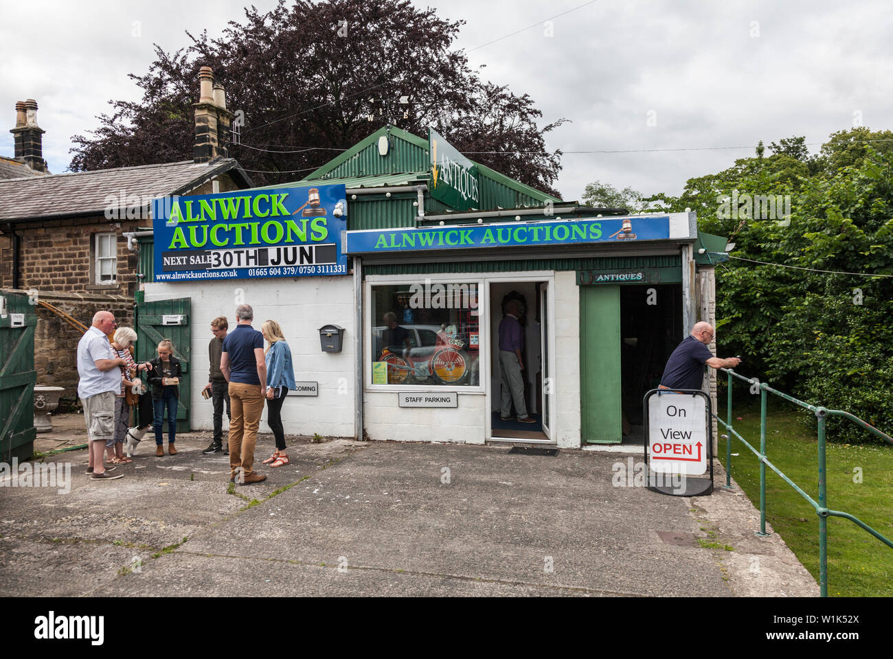 United auctions hi-res stock photography and images - Alamy