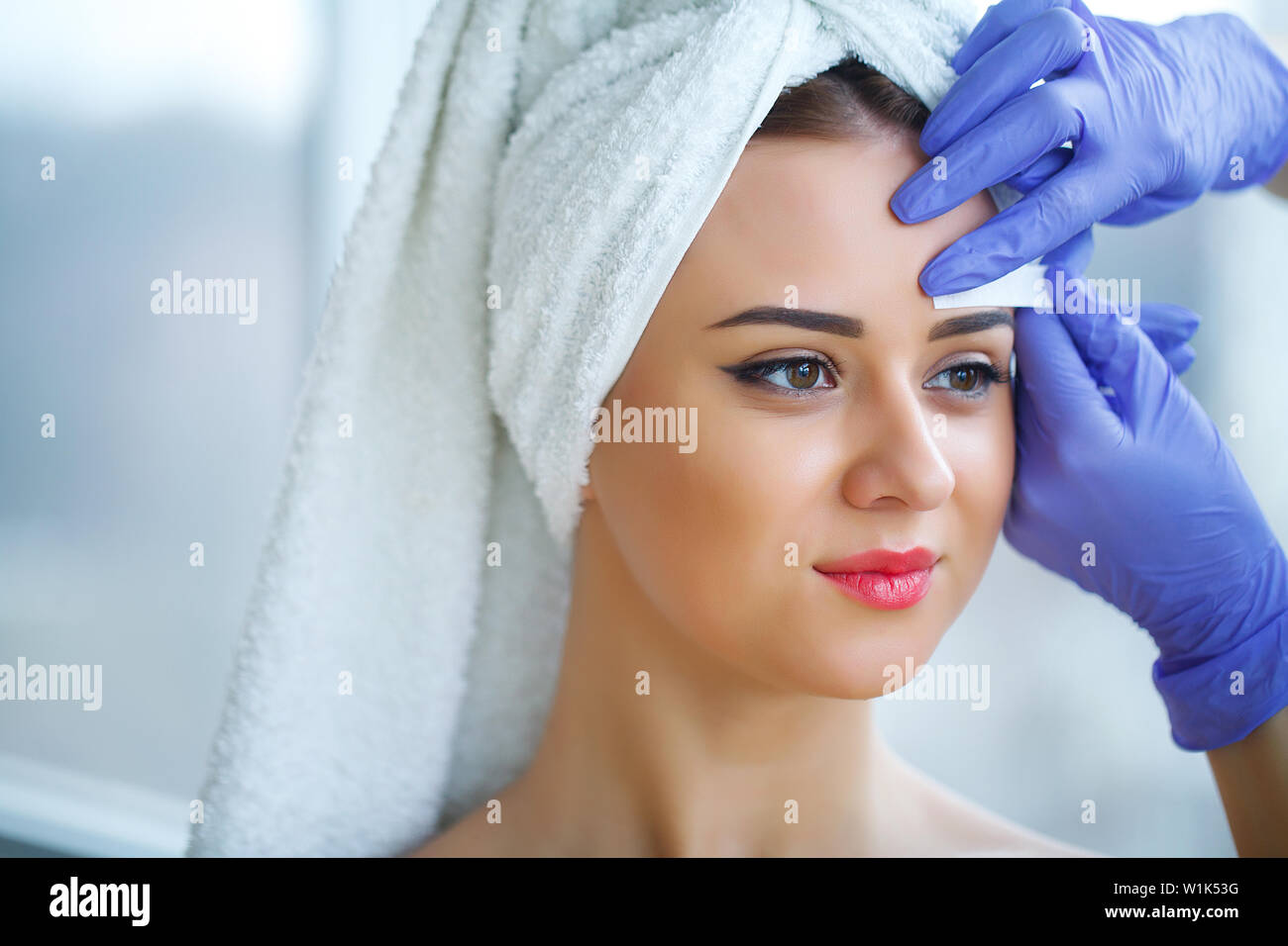 Wax eye brows hi-res stock photography and images - Alamy
