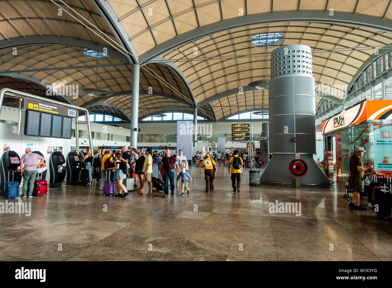 airport departure area Stock Photo - Alamy