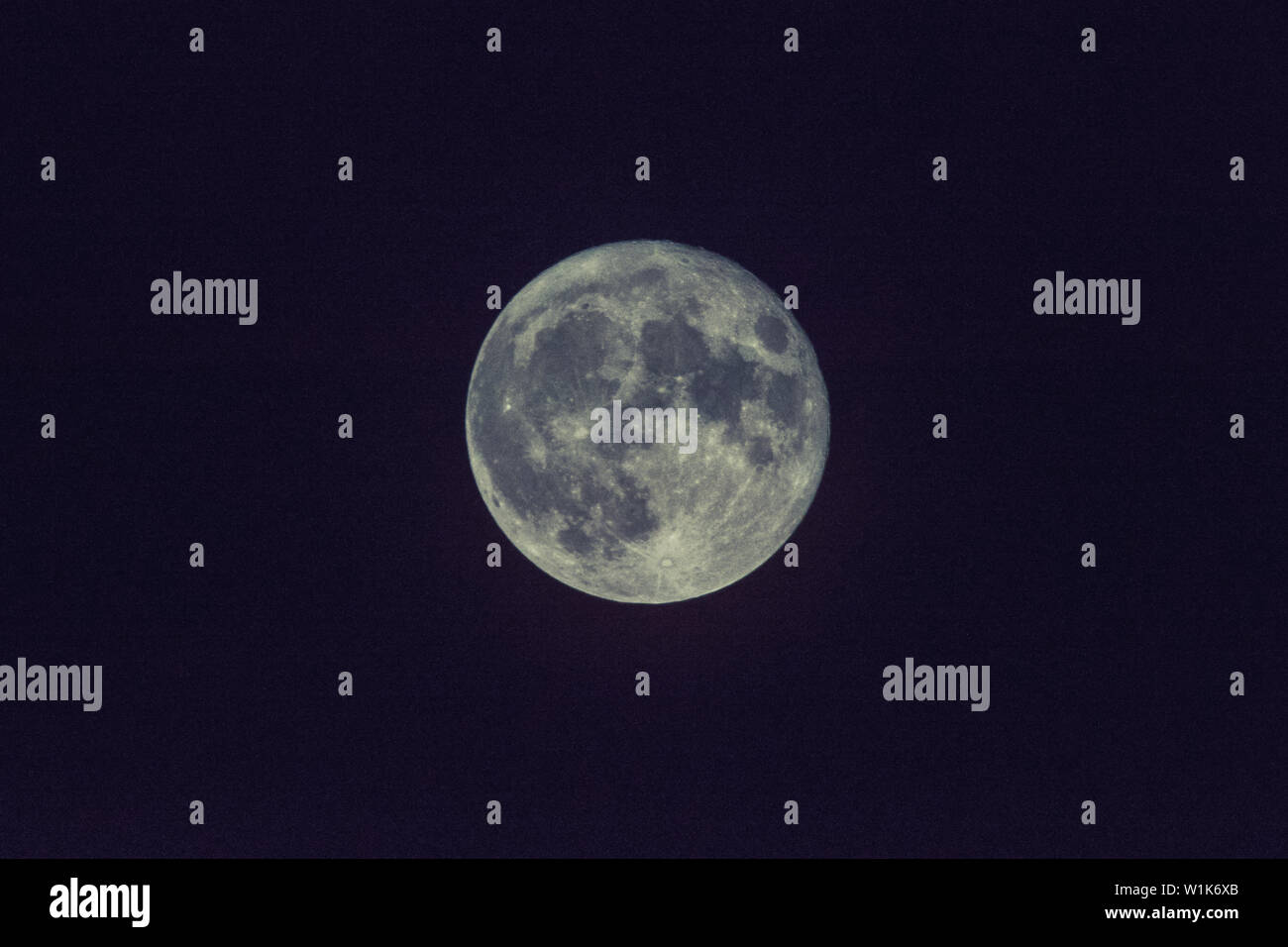 Midnight shots hi-res stock photography and images - Alamy