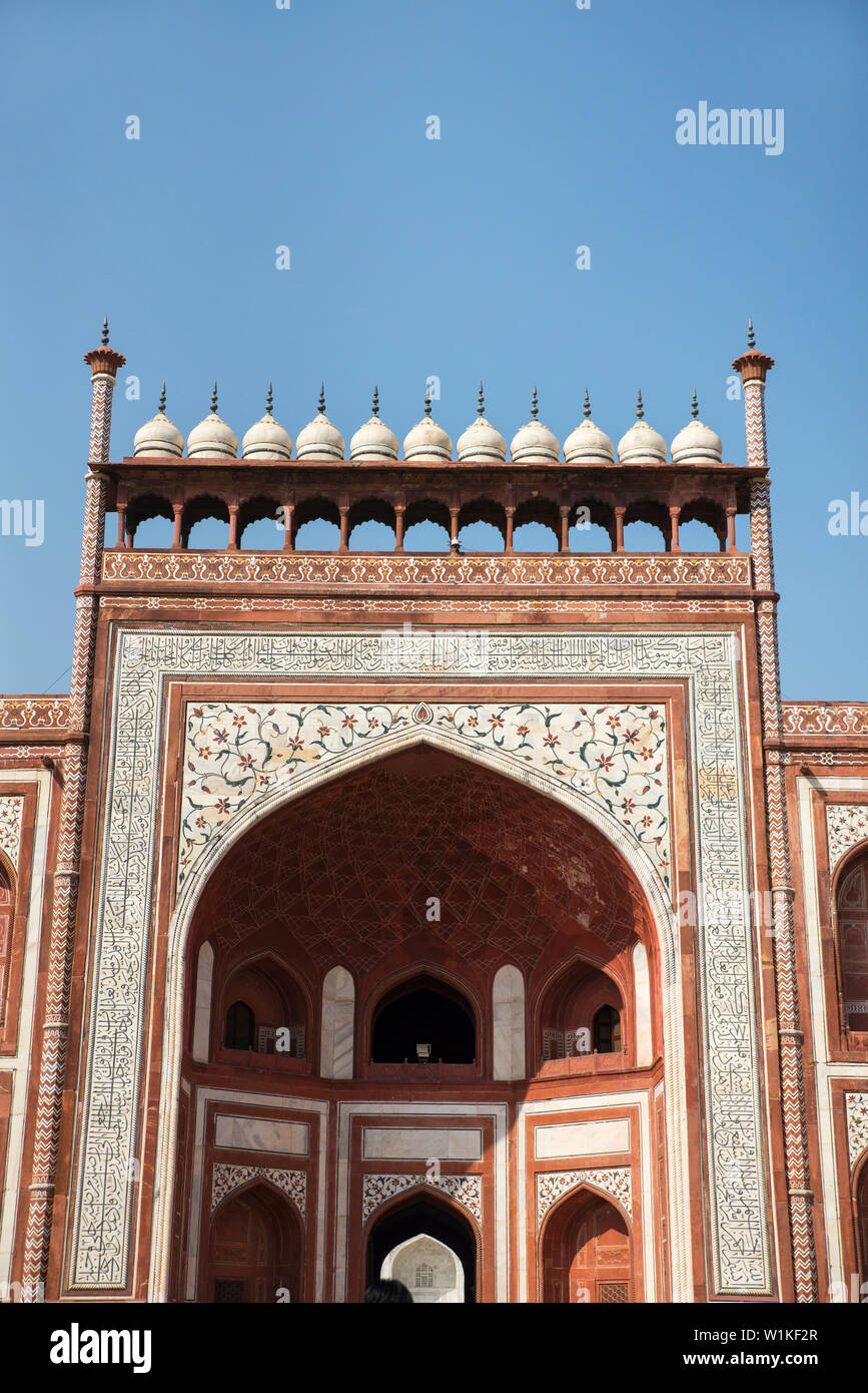 The great gate, Jilaukhana zone, Taj Mahal, Agra, India Stock Photo - Alamy