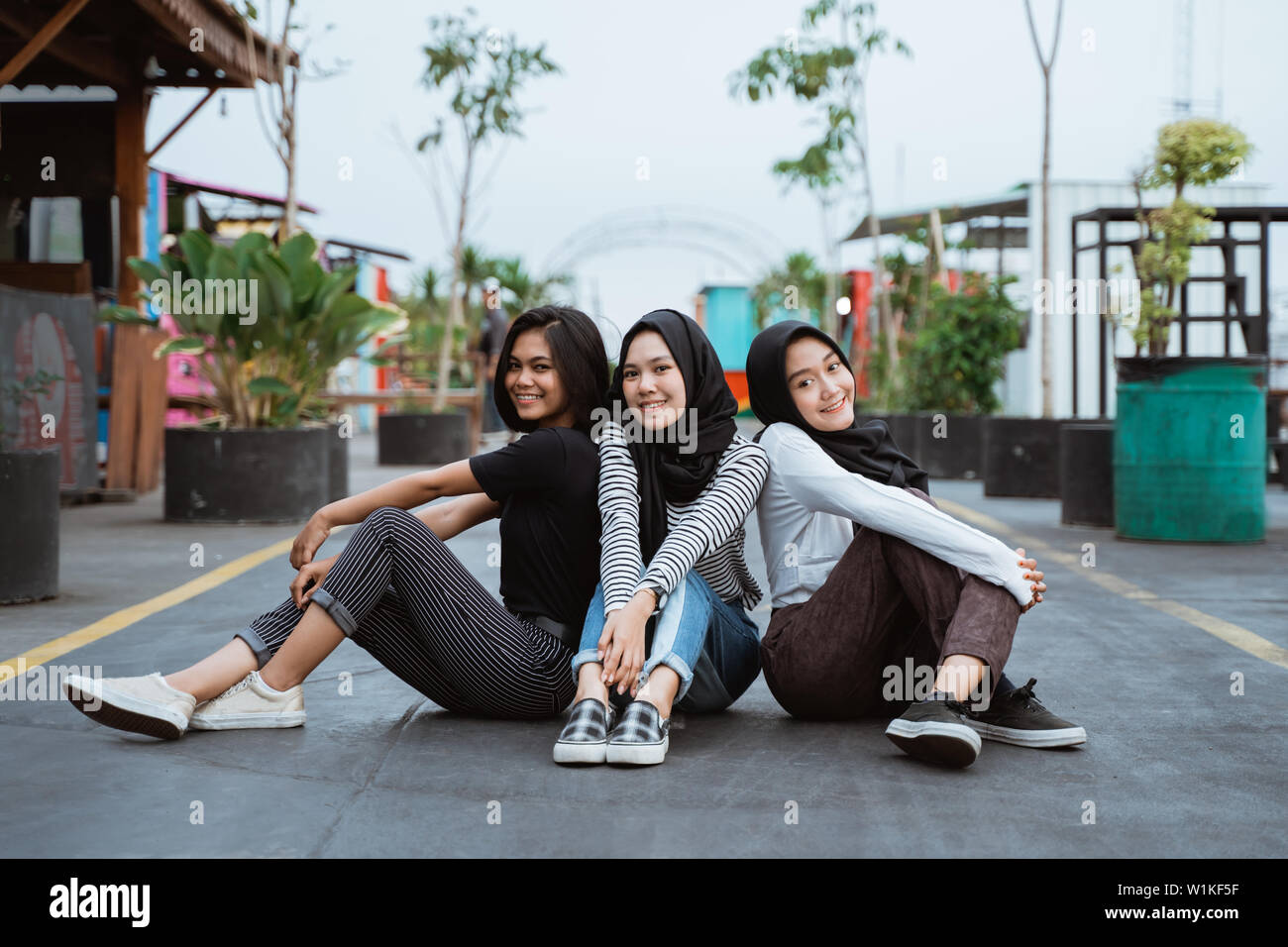 Young people sitting enjoy hanging out together Stock Photo - Alamy