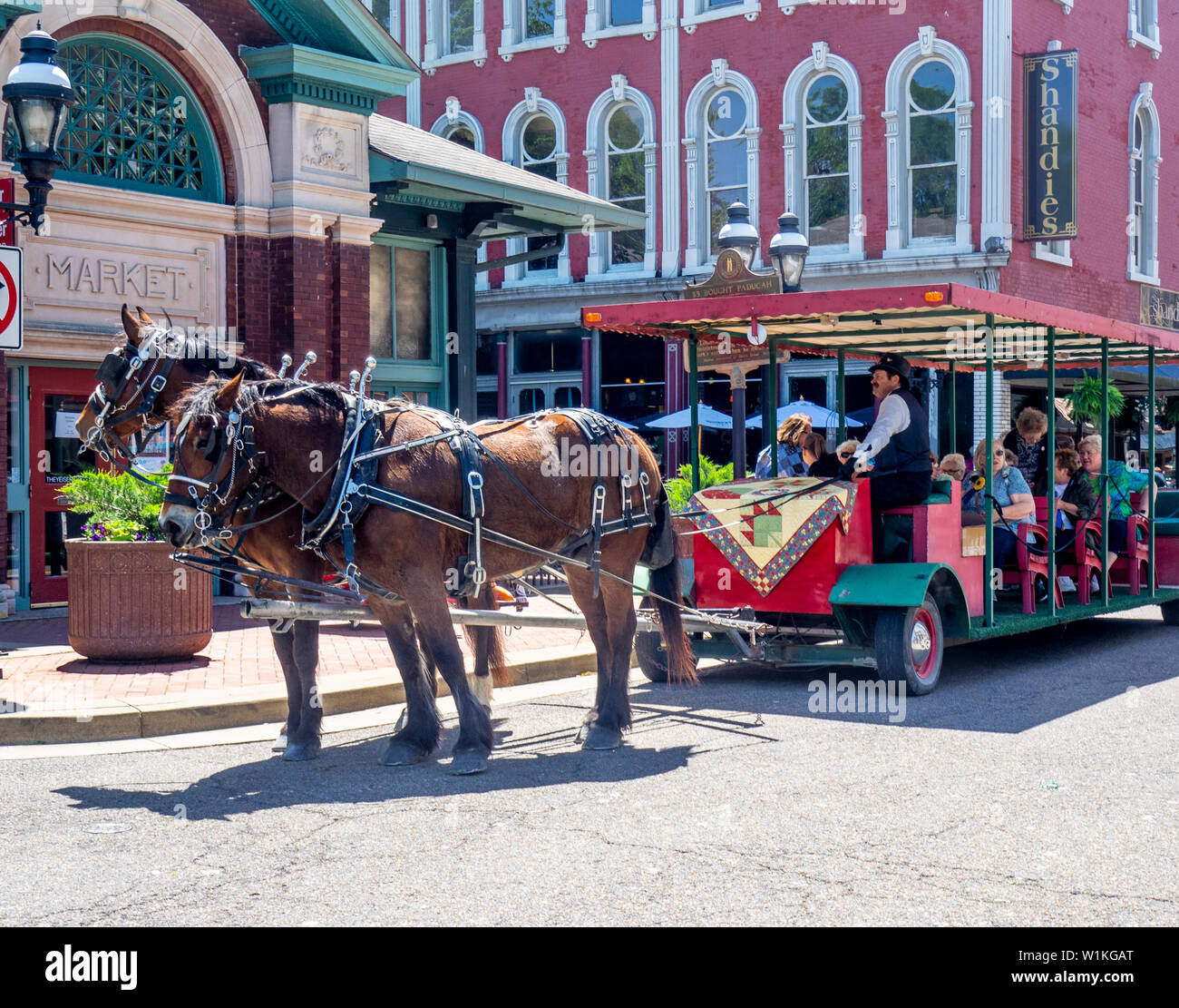 Horse drawn trolley hi-res stock photography and images - Alamy