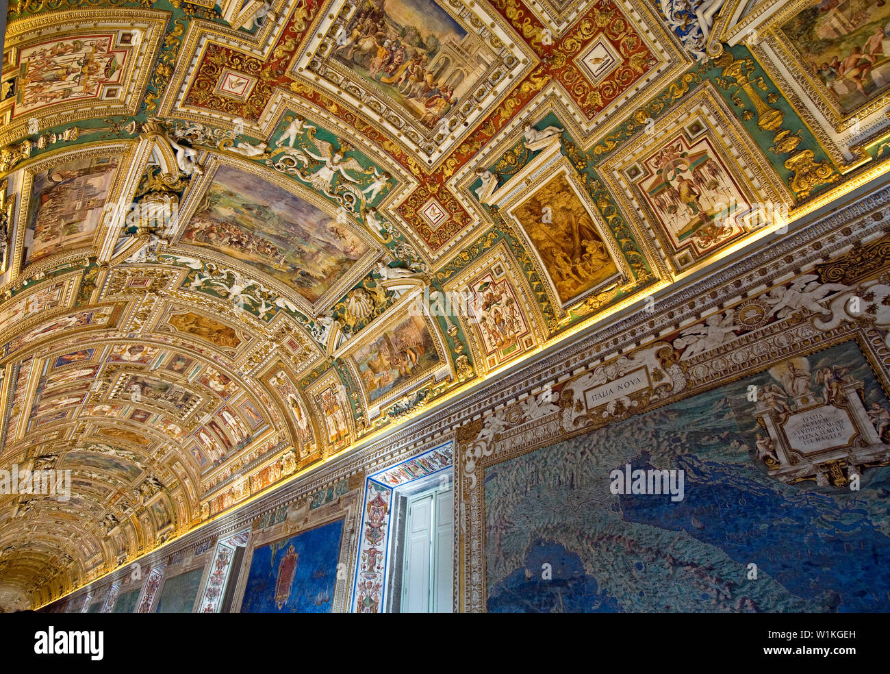 Amazing ceilings hi-res stock photography and images - Alamy