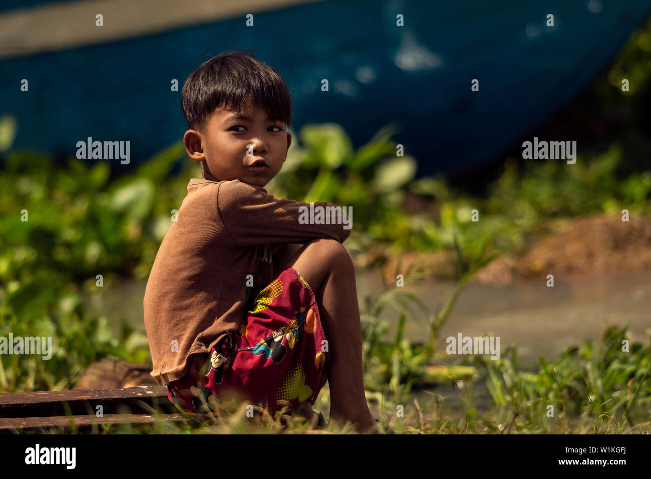 outdoors nature portrait grass child Stock Photo - Alamy