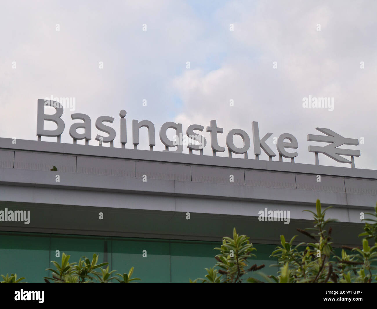 Basingstoke railway station hi-res stock photography and images - Alamy