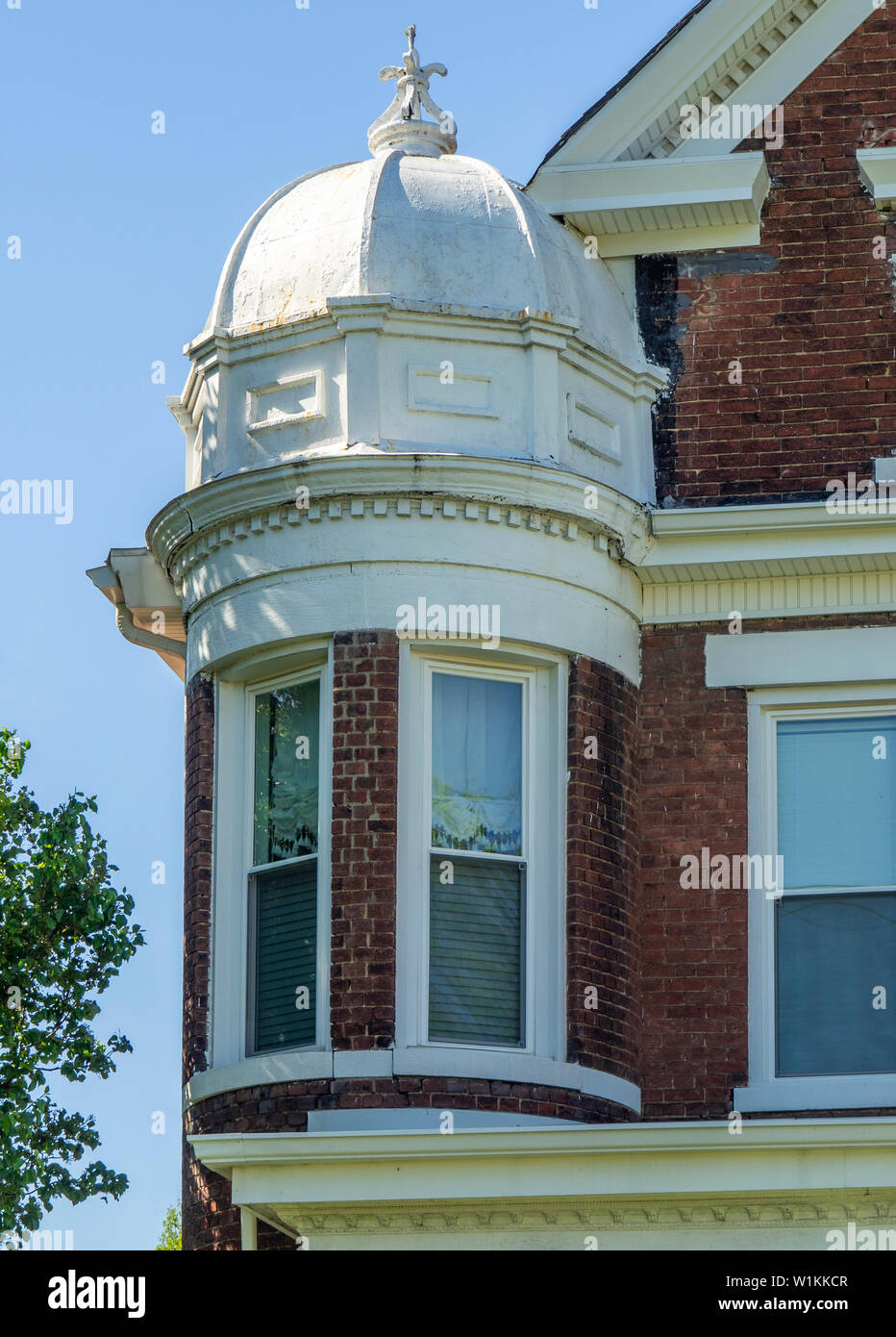 Protrusion Facade Bay Window Residential Red Brick House A Guide To