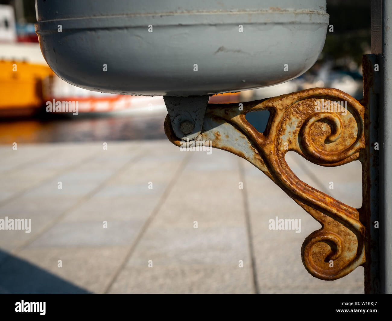 Old dustbin hi-res stock photography and images - Alamy