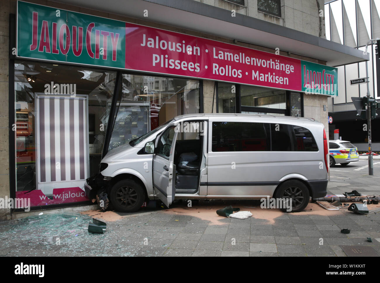 03 July 2019, North Rhine-Westphalia, Duesseldorf: A car is standing in ...