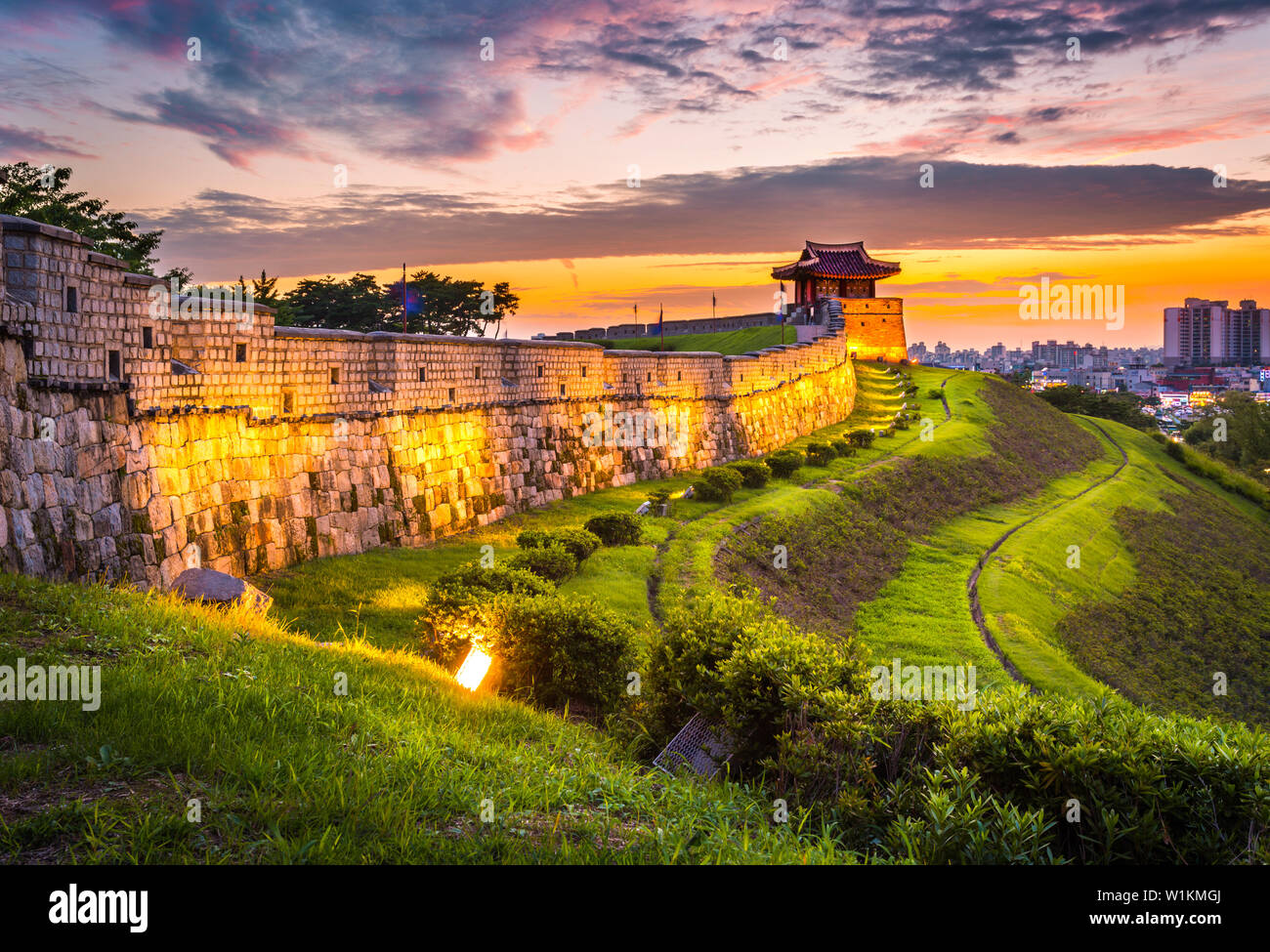 Hwaseong Fortress in Sunset, Traditional Architecture of Korea at Suwon ...