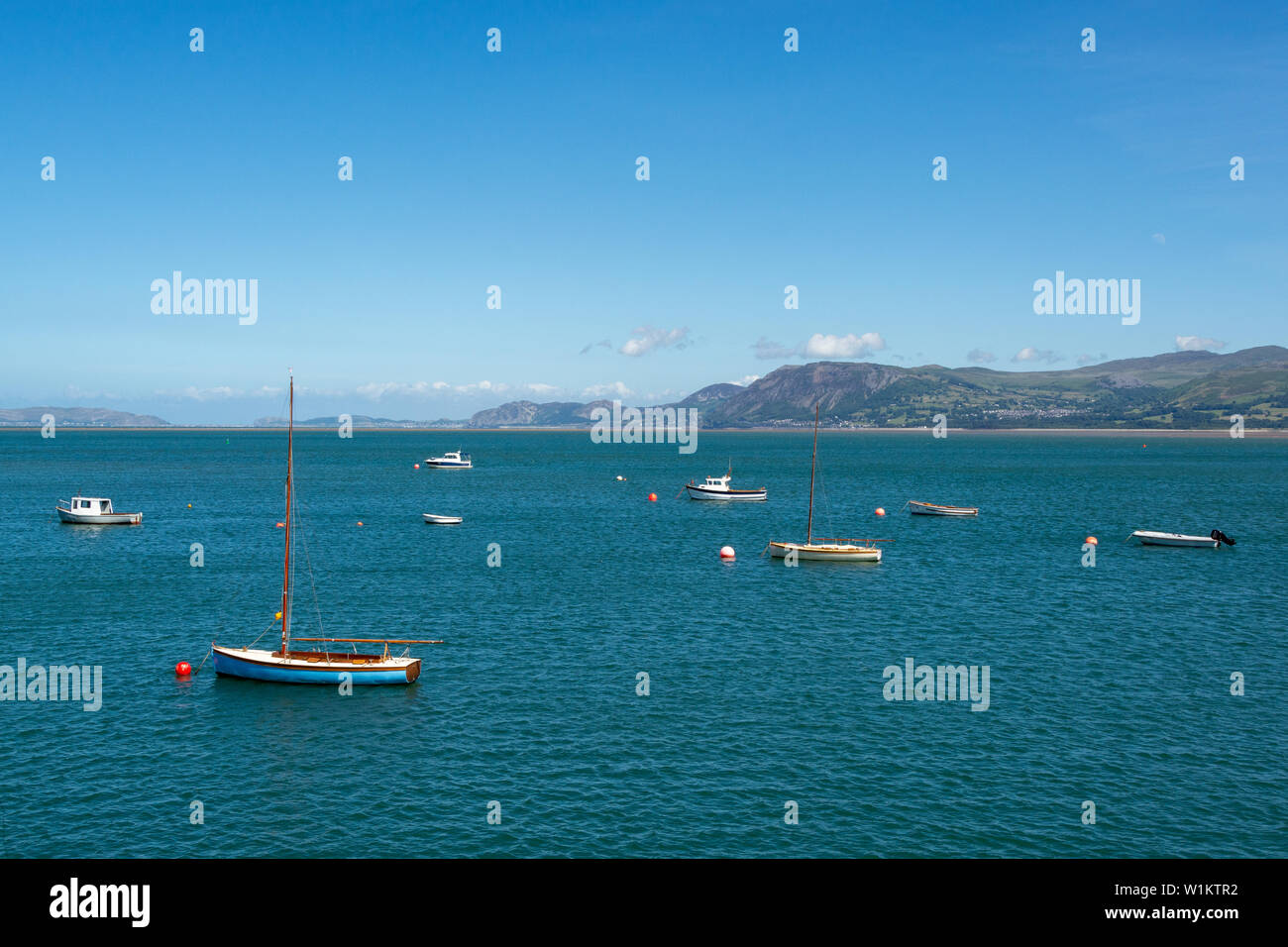 Boats in the Menai Strait and Snowdonia in the background - 1 Stock ...