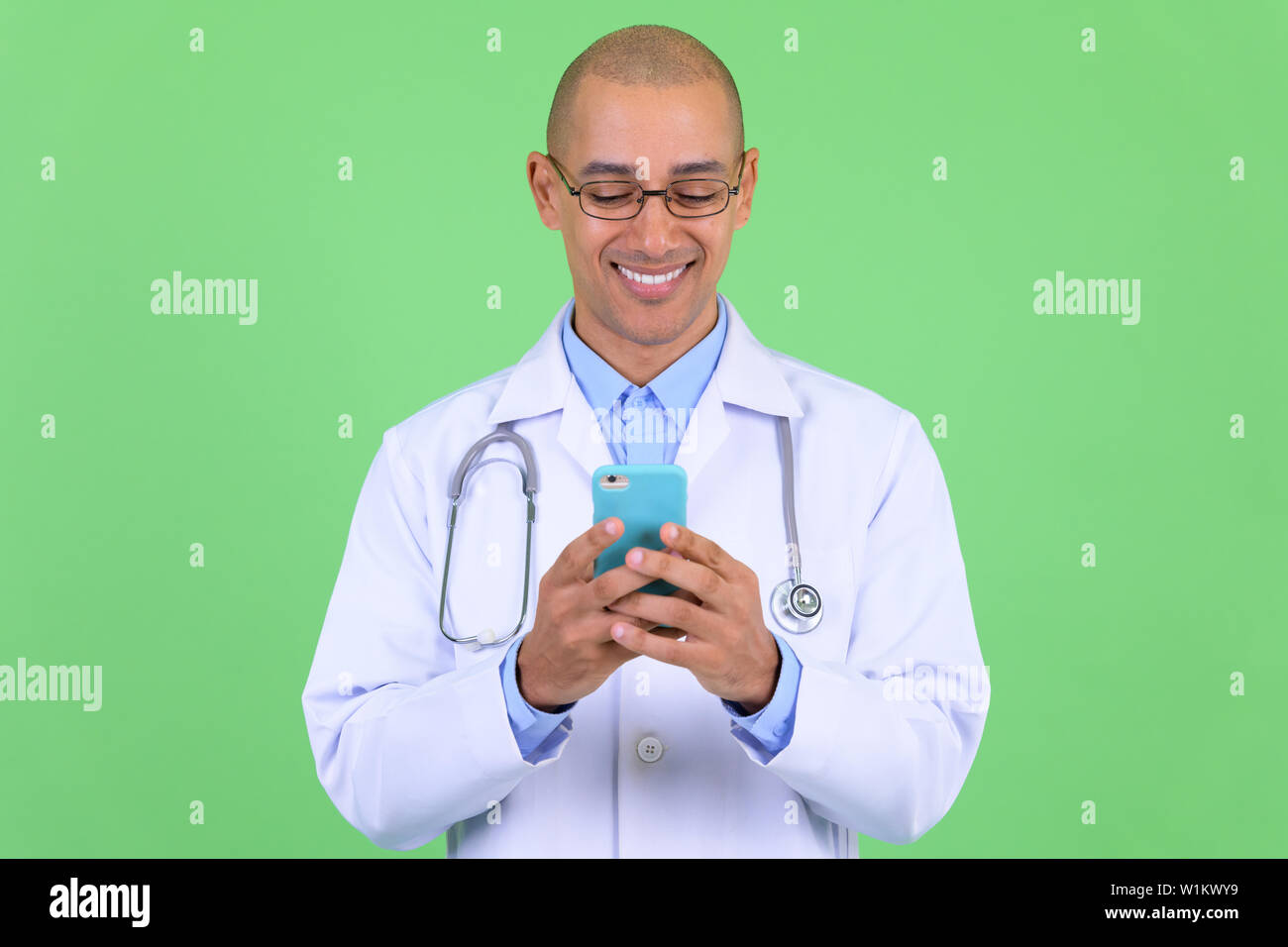 Male ethnic doctor green screen hi-res stock photography and images - Alamy