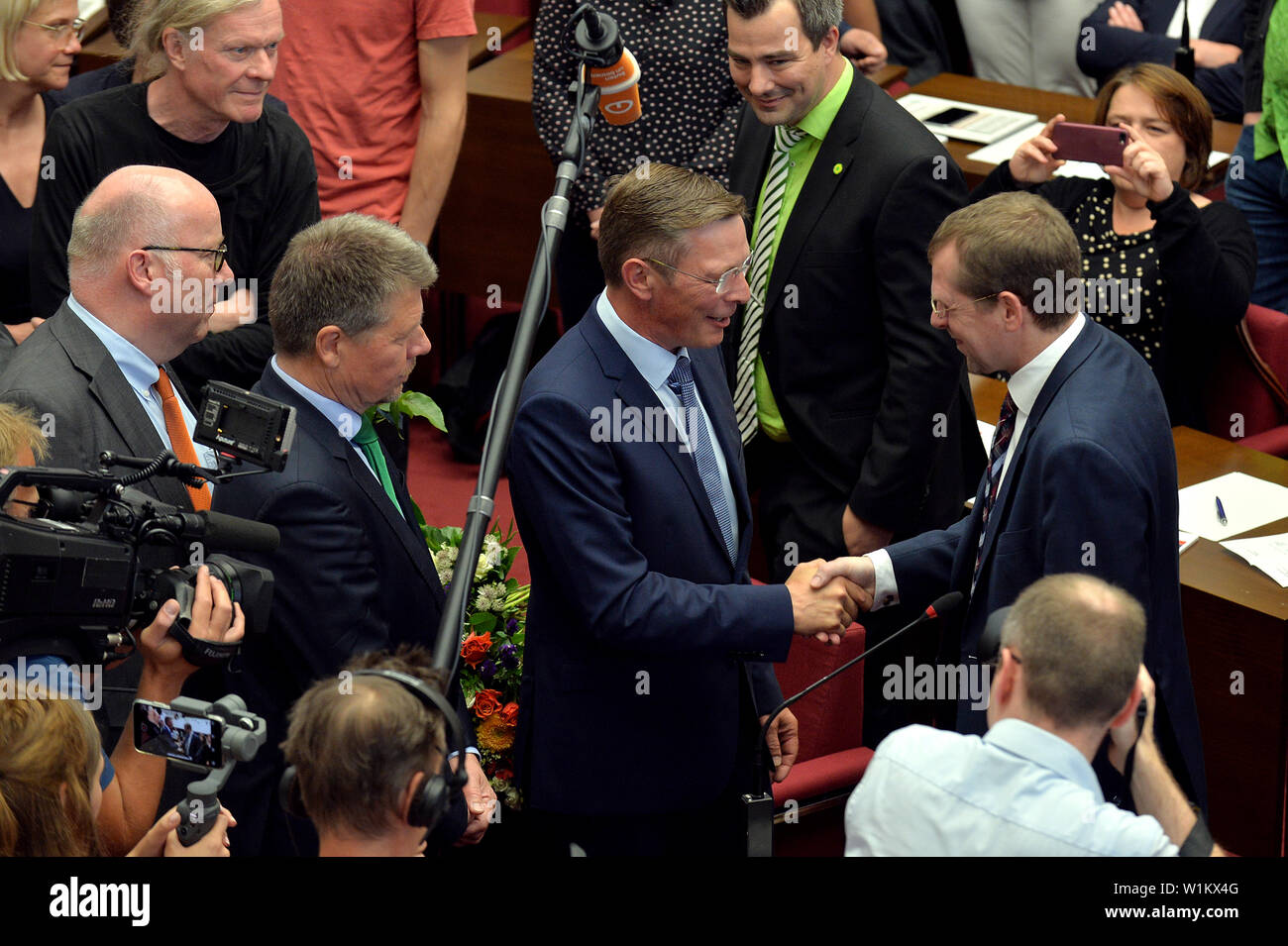 Bremen, Germany. 03rd July, 2019. A Member of Parliament congratulates ...