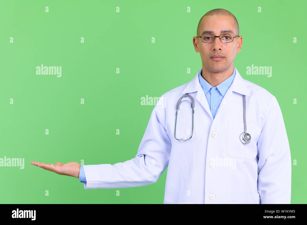 Male ethnic doctor green screen hi-res stock photography and images - Alamy