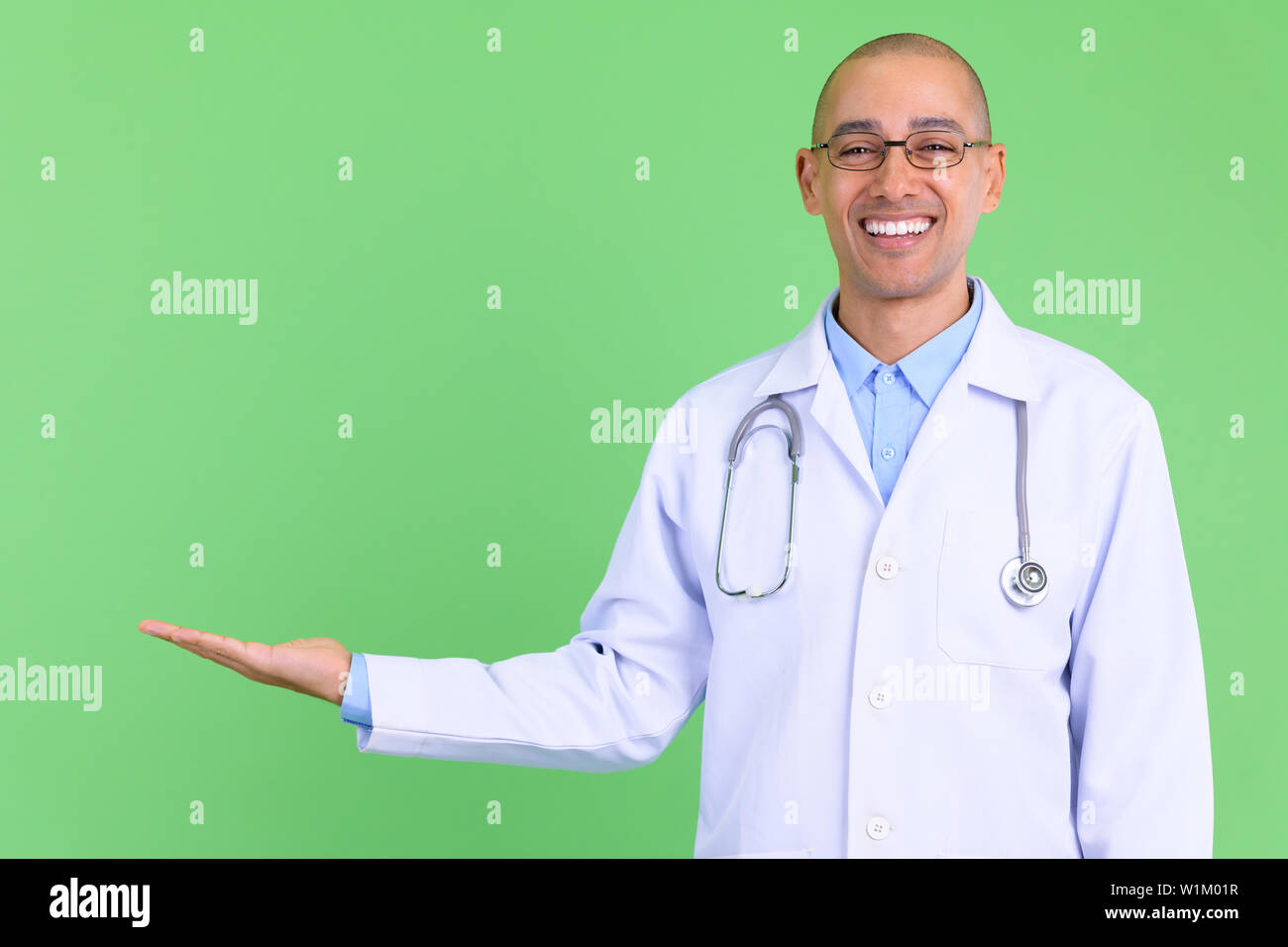 Male ethnic doctor green screen hi-res stock photography and images - Alamy
