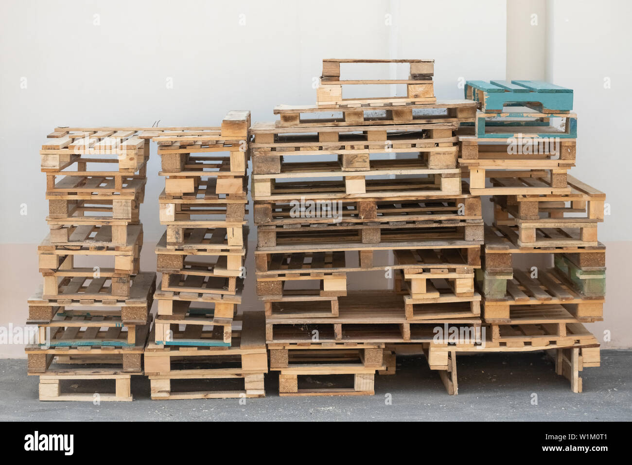 Stacking pallets hi-res stock photography and images - Alamy