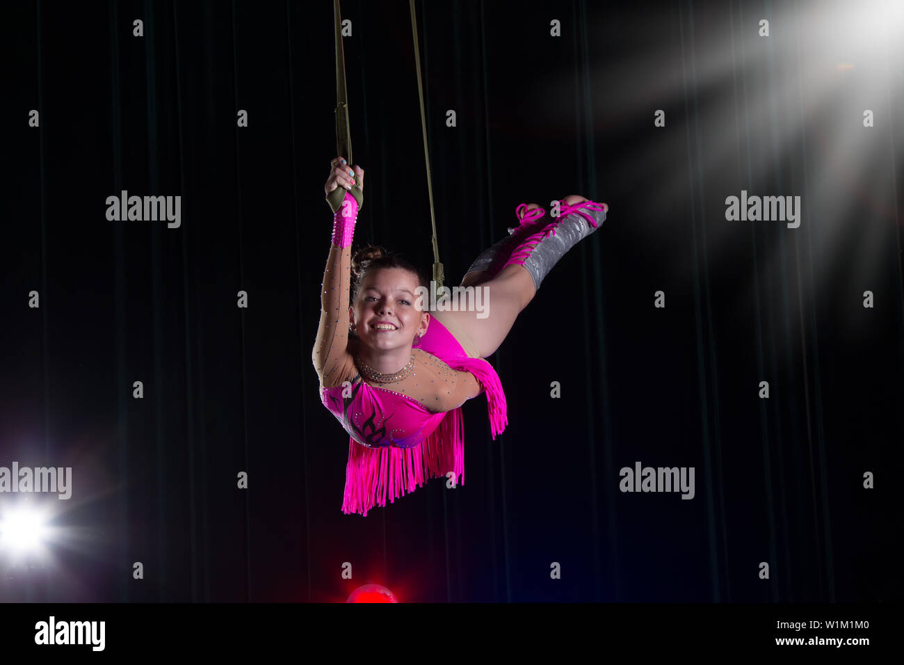 Acrobat hanging rope circus hi-res stock photography and images - Alamy