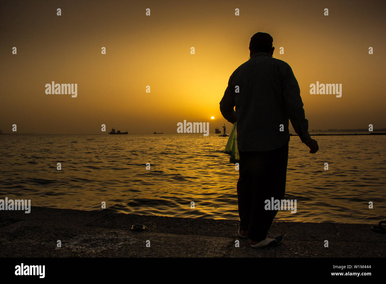 water dawn backlit sunset dusk Stock Photo - Alamy