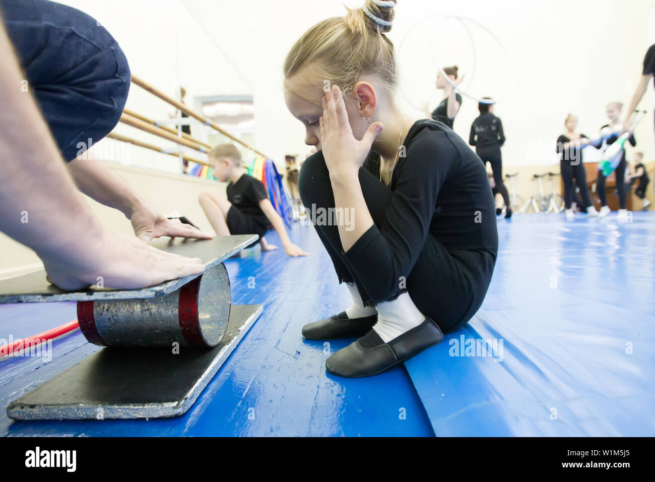 Kids body movement hi-res stock photography and images - Alamy