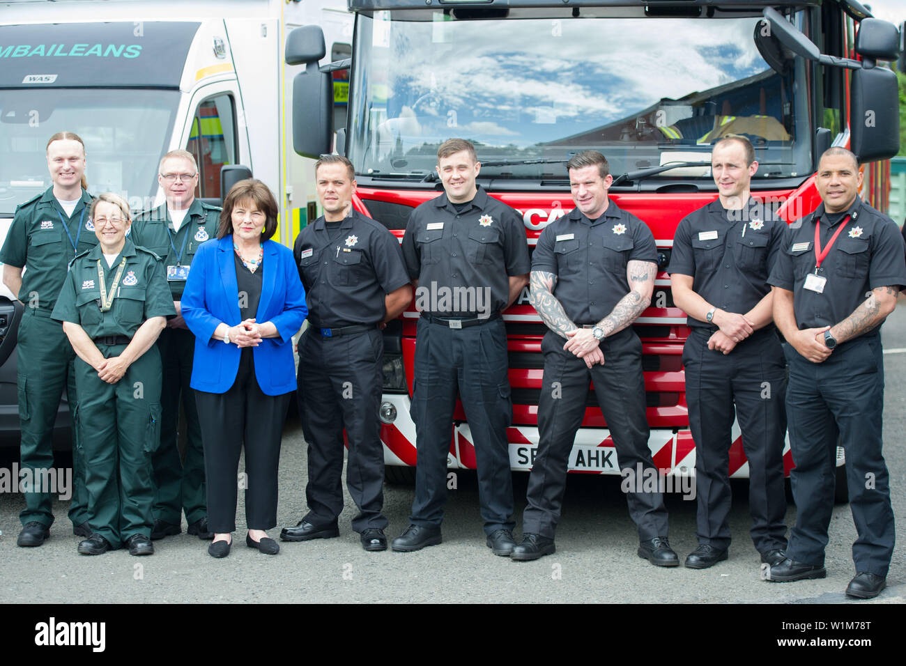 Paramedic uk uniform ambulance hi-res stock photography and images - Alamy
