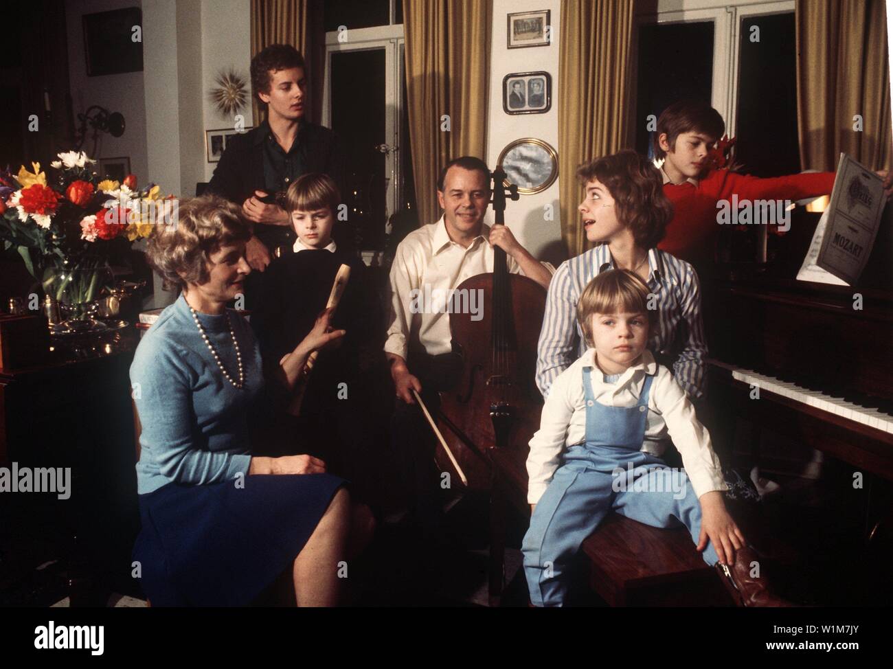 The Minister President of Lower Saxony Ernst Albrecht with his family ...