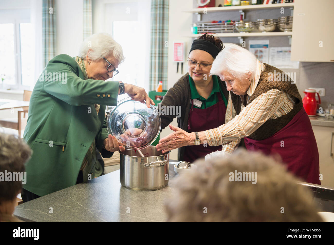 Nursing care cooking hi-res stock photography and images - Alamy