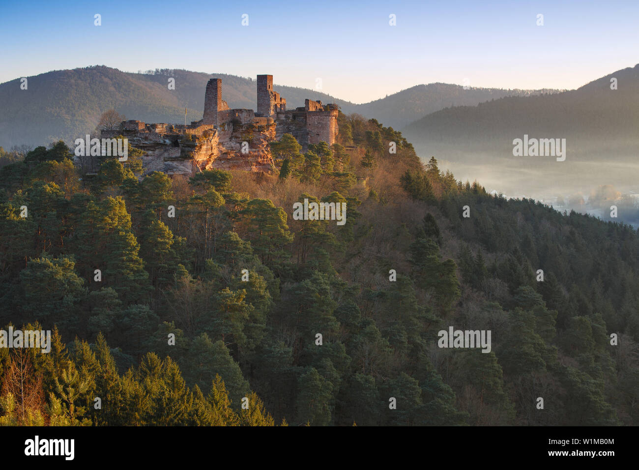 Castles in rhineland palatinate hi-res stock photography and images - Alamy