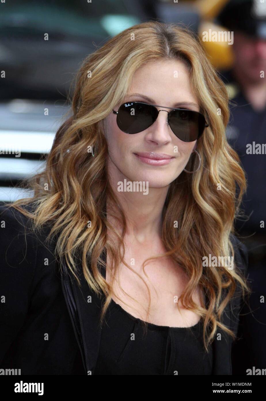 Celebrities Julia Roberts High Resolution Stock Photography and Images - Alamy