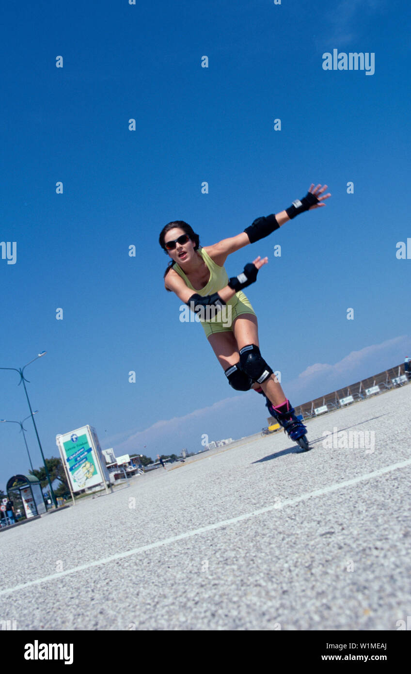 Girl inline hi-res stock photography and images - Alamy