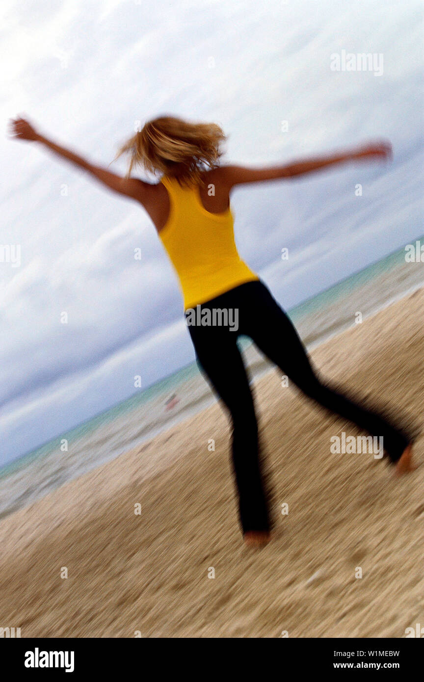 Frau am Strand, People Stock Photo - Alamy