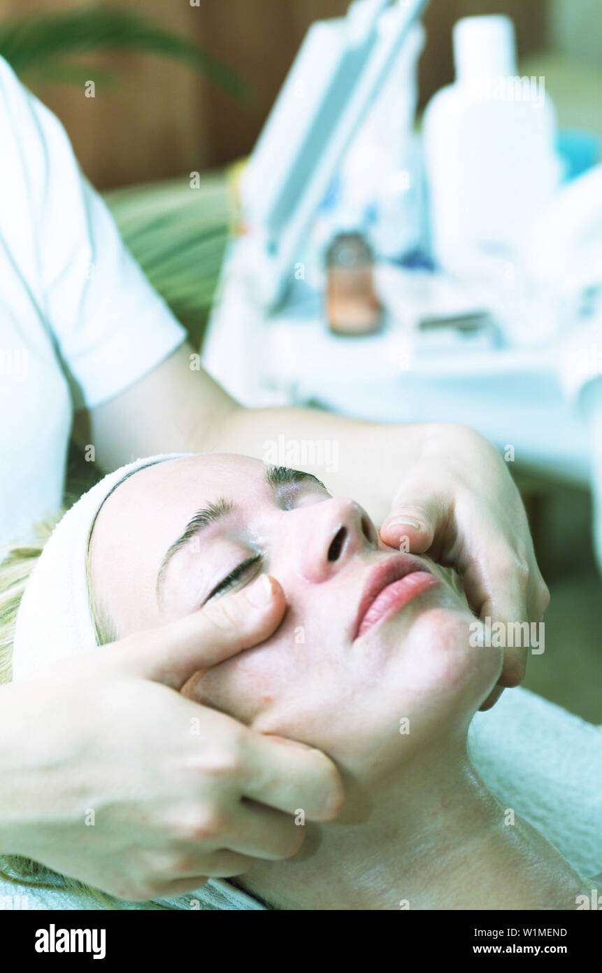 Face masc hi-res stock photography and images - Alamy