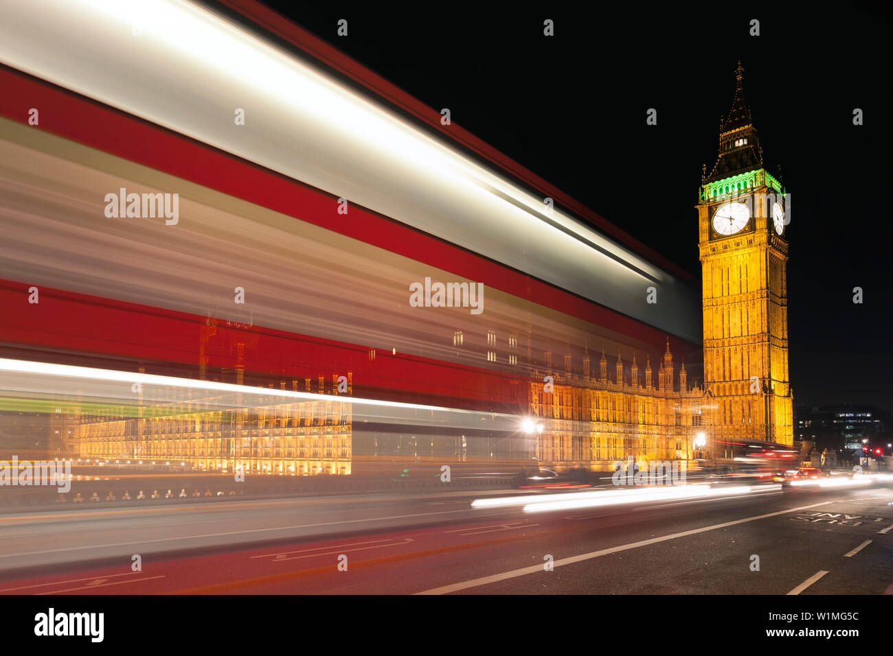 Palace of Westminster with Elizabeth Tower at night, London, England ...