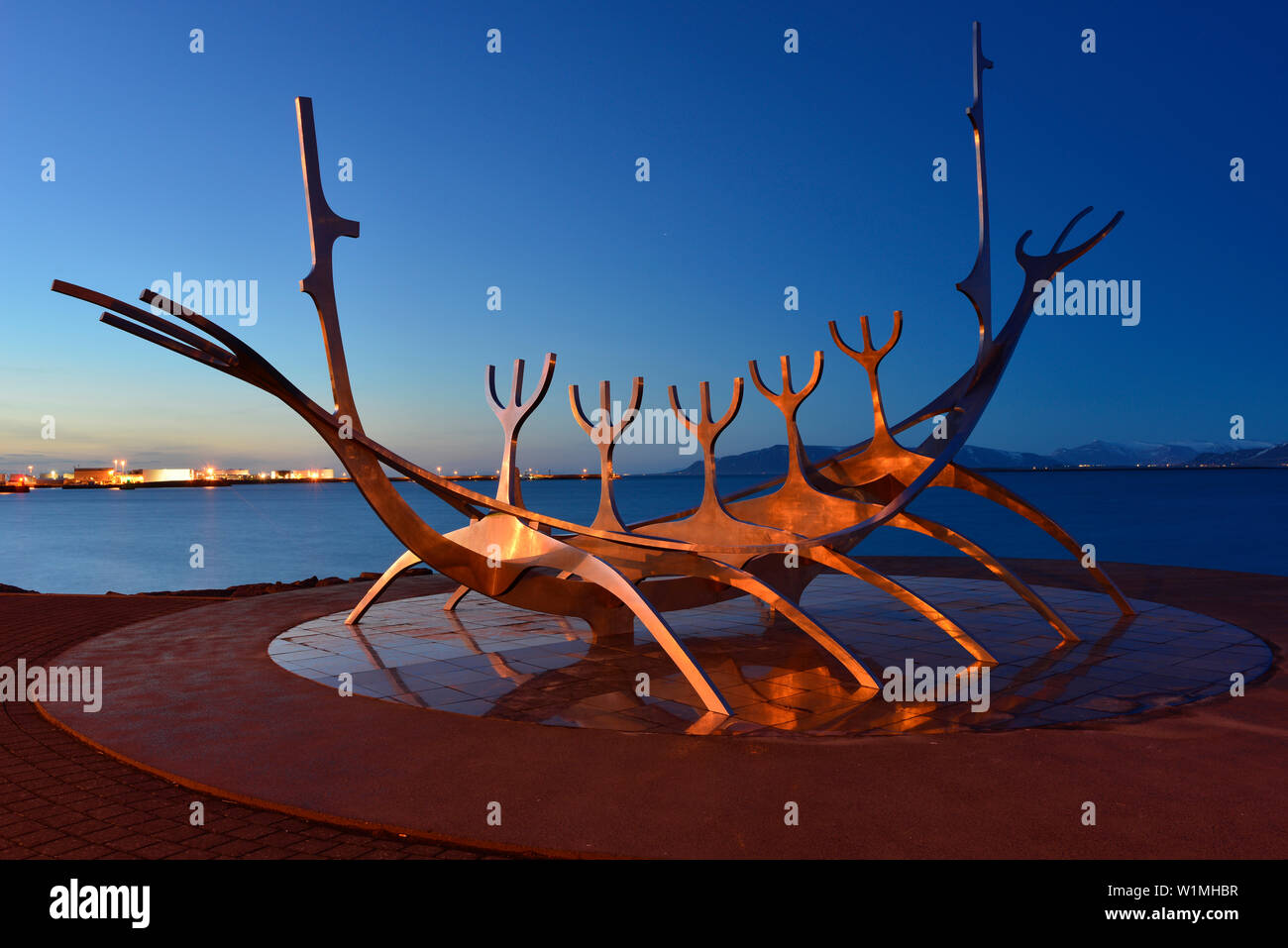 Solfar Sculpture, Viking ship, landmark at the seaside with view ...