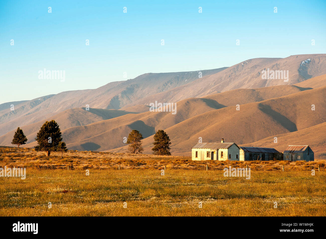 Remote sheep station in the mountains of the Hawkdun Range, Otago ...
