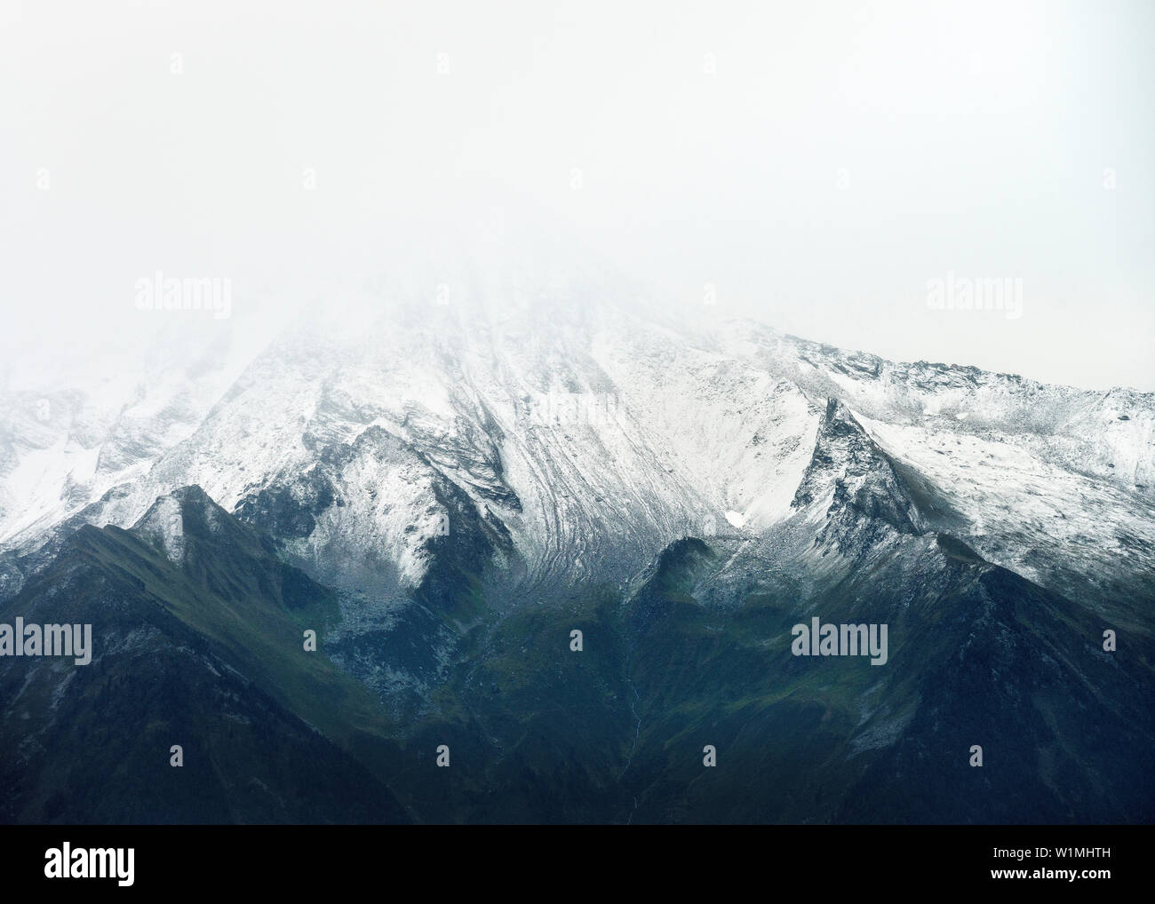 Disappearing in mist hi-res stock photography and images - Alamy