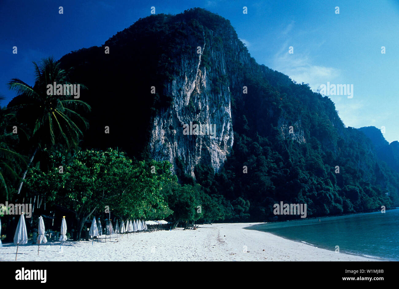 Ban Ton Sai Beach, Ko Ph Phi, Andamanensee Thailand Stock Photo - Alamy