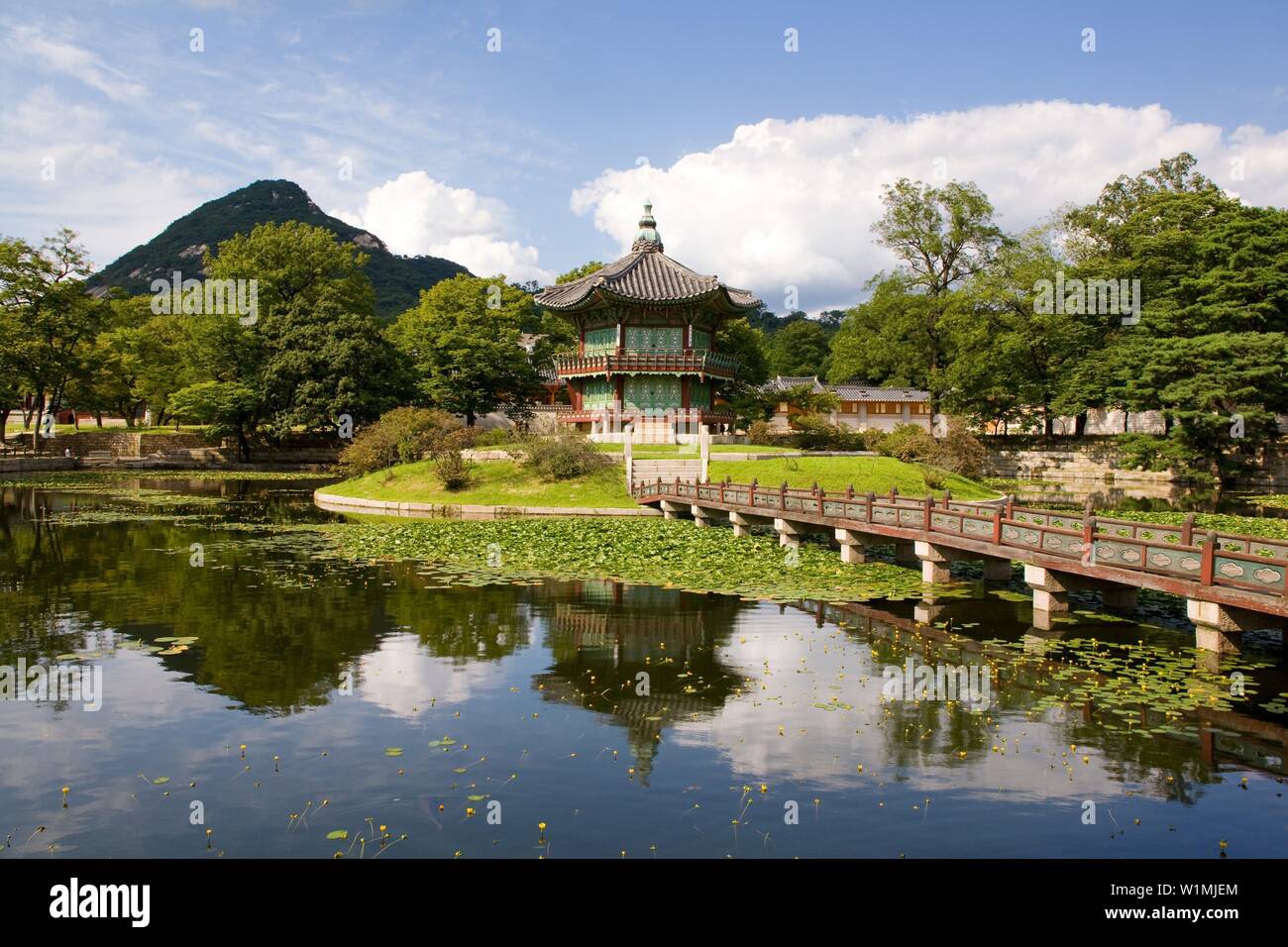 Gyeongbok palace, hyangwonjeong Stock Photo - Alamy