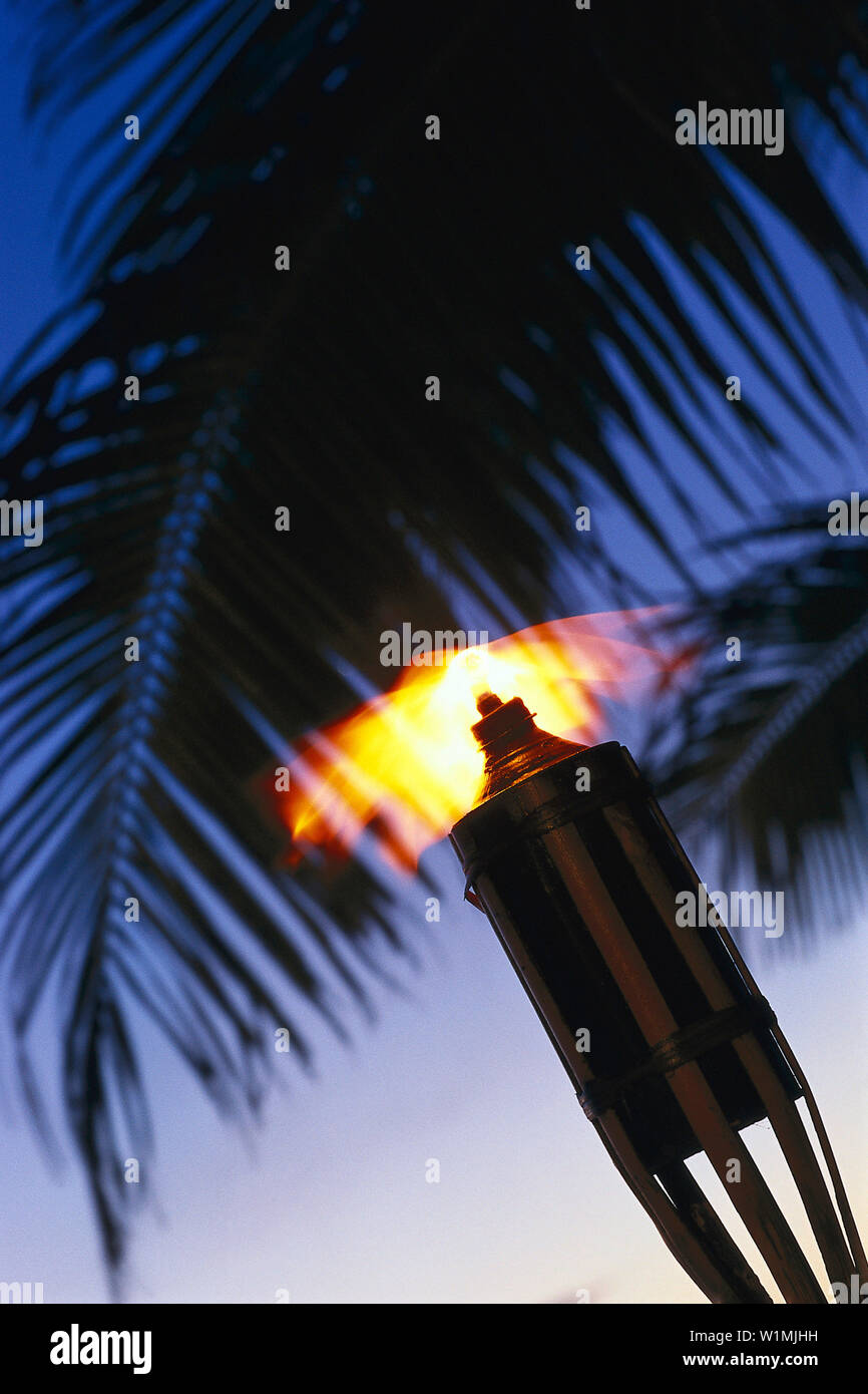 Tiki Torch, Aitutaki Lagoon Resort Cook Islands Stock Photo - Alamy