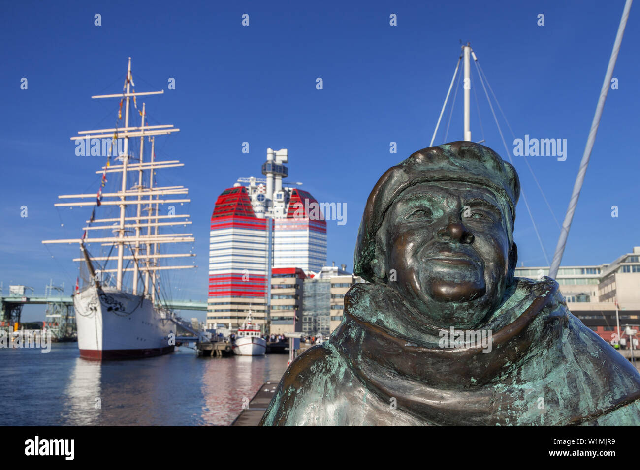 Ship shape building hi-res stock photography and images - Alamy