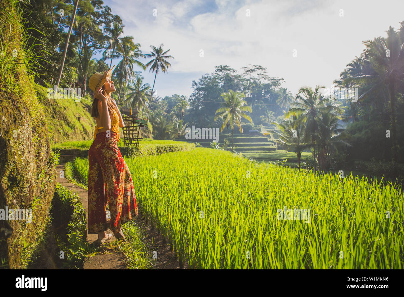 Beautiful girl visiting the Bali rice fields in tegalalang, ubud ...
