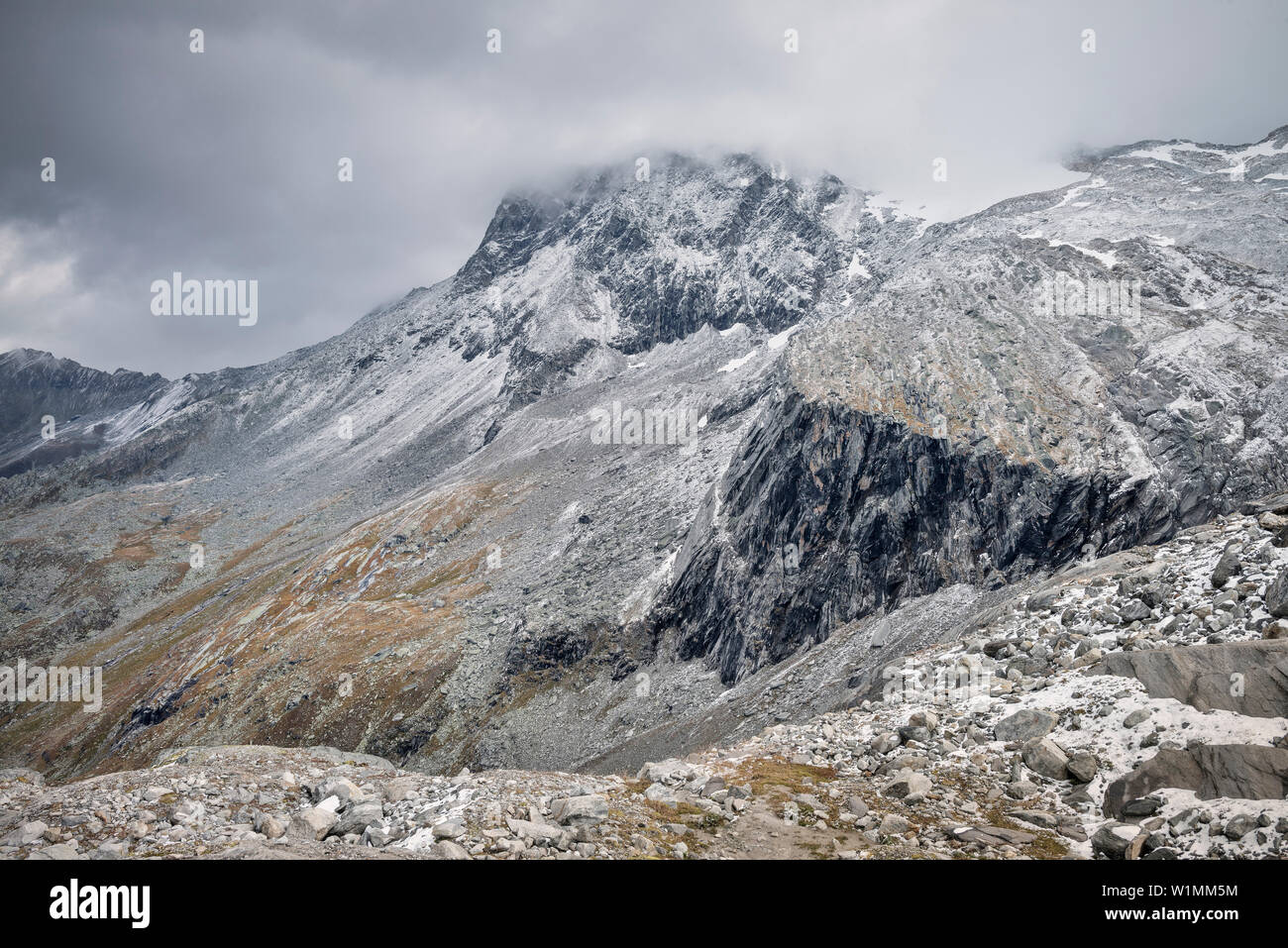 Barren crags hi-res stock photography and images - Alamy