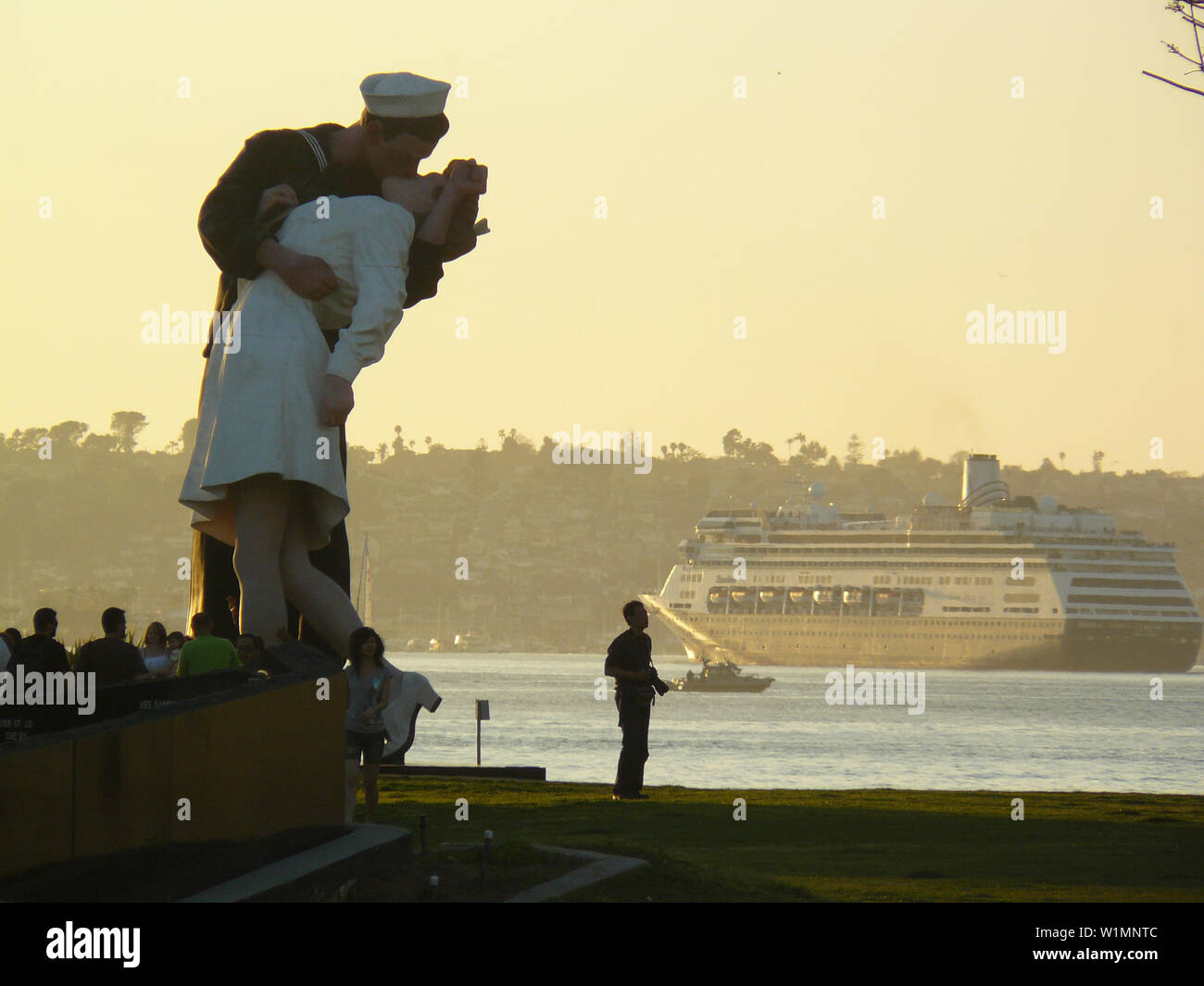 2000 Famous Kiss Sailor