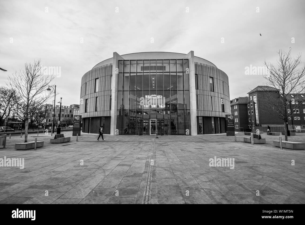 monochrome building street architecture city Stock Photo - Alamy